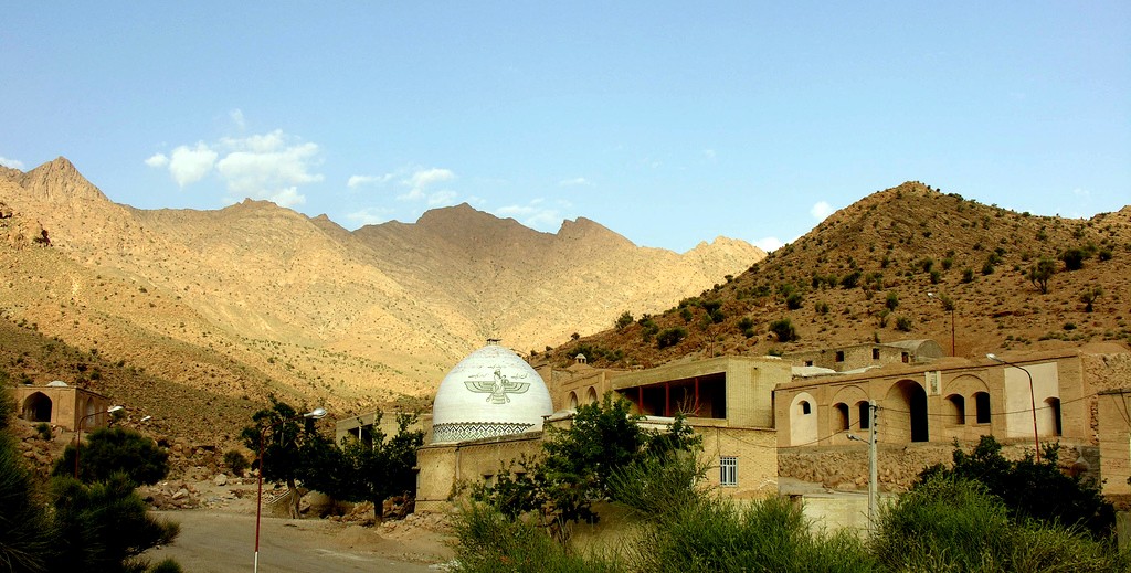 Pir-e Banu. Pir-e Narestaneh. Pilgrimage in Zoroastrianism