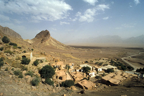 Pir-e Seti. Pir-e Naraki. Pilgrimage in Zoroastrianism