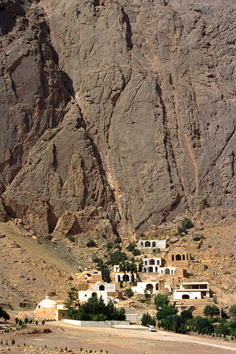 Pir-e Seti. Pir-e Naraki. Pilgrimage in Zoroastrianism