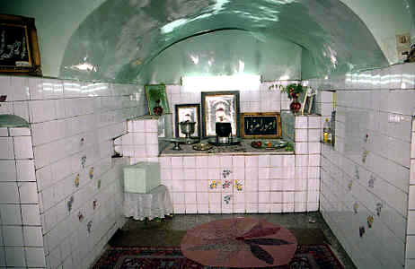 Pir-e Seti. Pir-e Naraki. Pilgrimage in Zoroastrianism